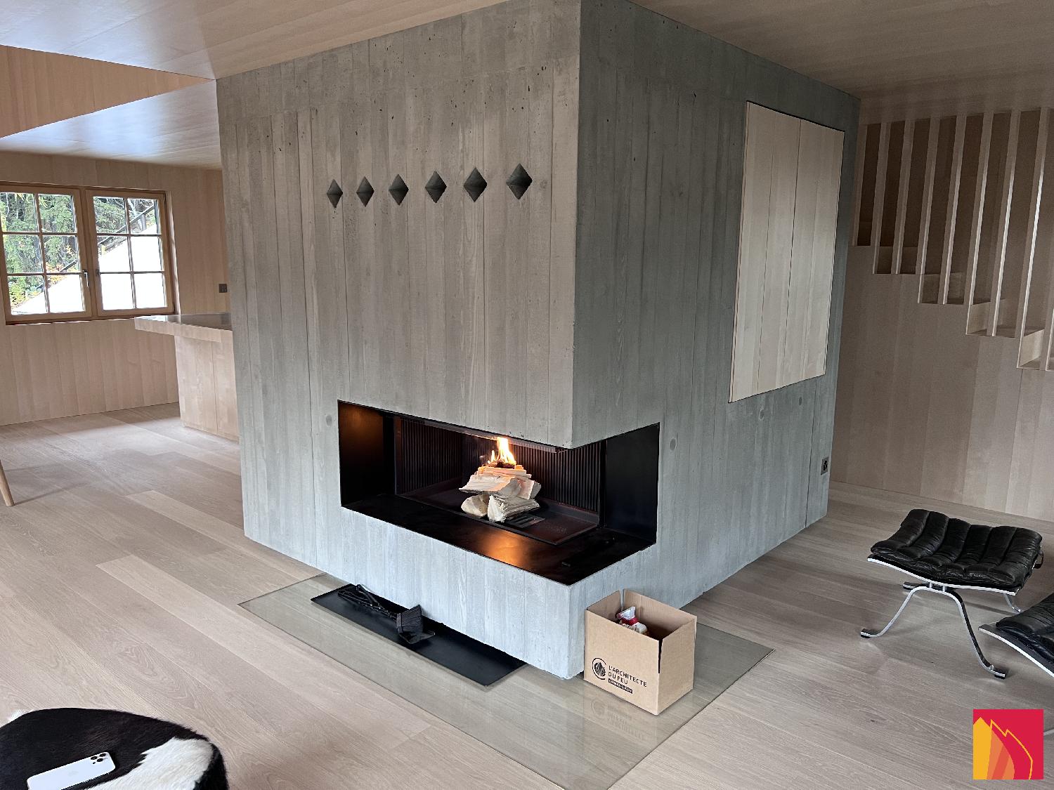 M-Design Luna Diamond 1100CL - CR - Cheminée à Bois - Vitre latérale